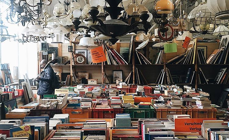 Secondhand-Markt im Emmaus in Niehl | Mit Vergnügen Köln