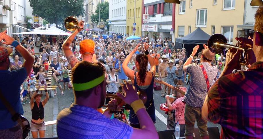 Buntes Nachbarschaftsfest auf der Merowingerstraße | Mit Vergnügen Köln