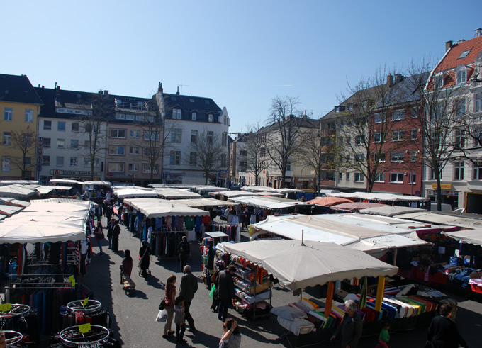 Buntes Treiben auf dem Wochenmarkt am Wilhelmplatz | Mit Vergnügen Köln