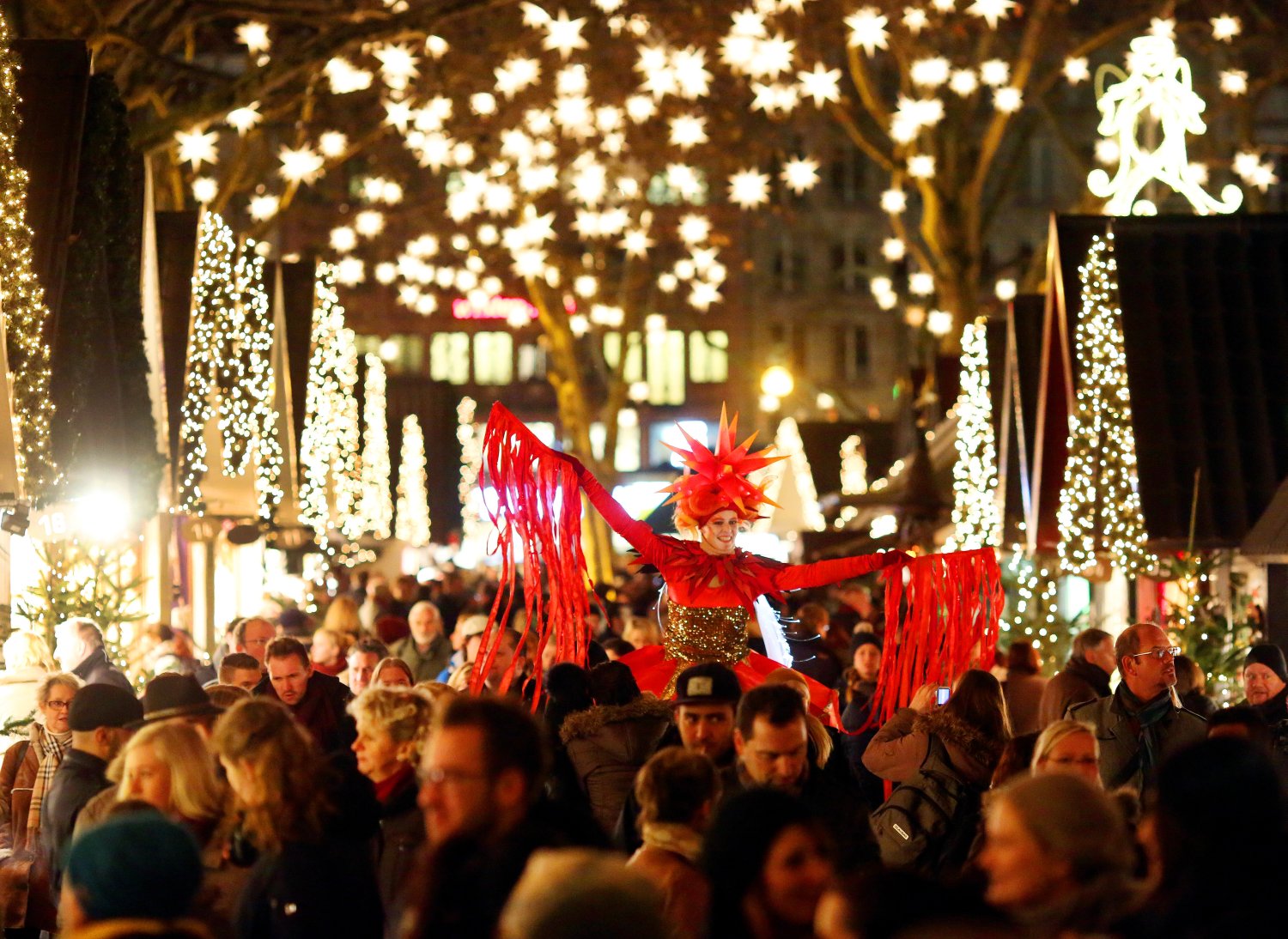 Sternenhimmel über dem Markt der Engel am Neumarkt | Mit Vergnügen Köln