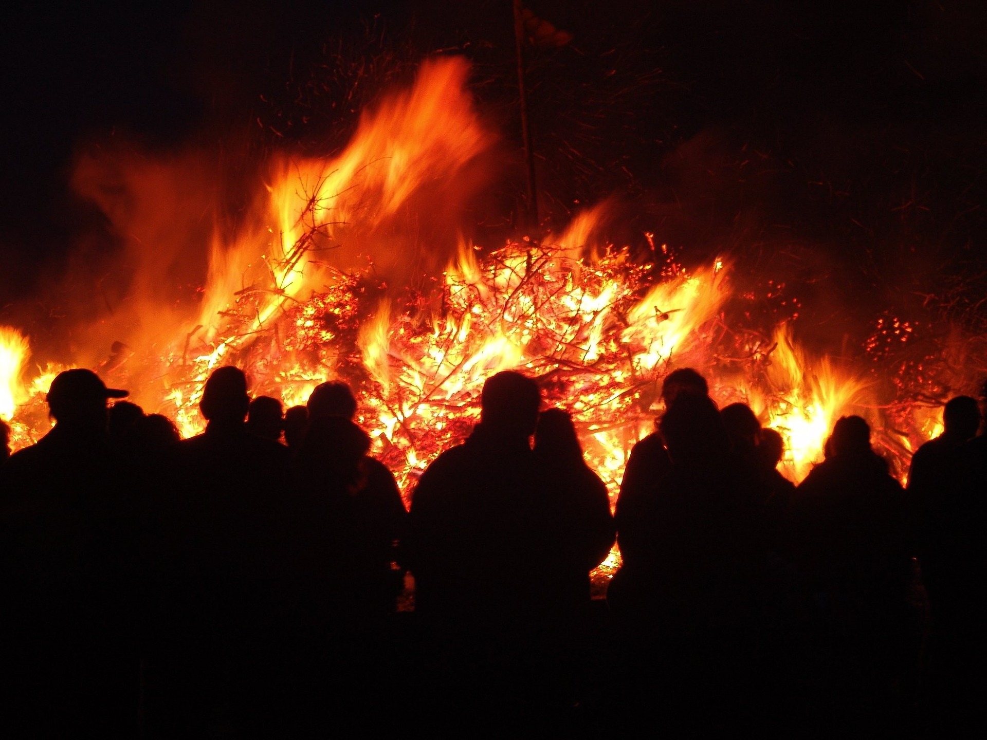 Das Osterfeuer im NeuLand | Mit Vergnügen Köln