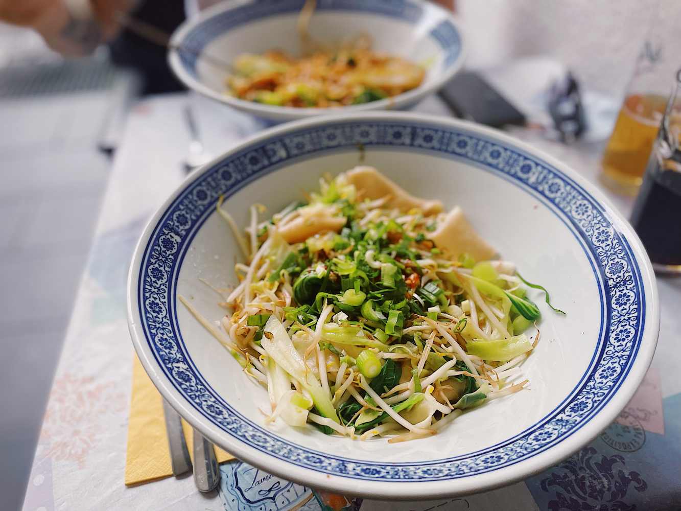 Handgezogenen Nudeln essen bei Chin Burger | Mit Vergnügen Köln