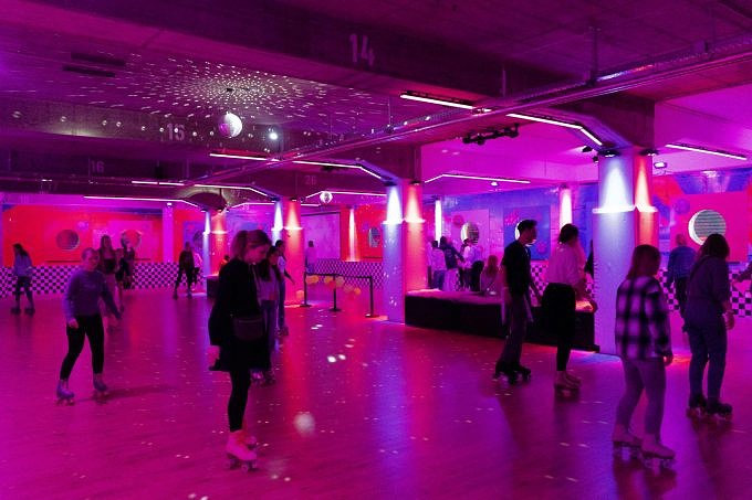 80s-Vibe und Partystimmung im Roller's Club Cologne | Mit Vergnügen Köln